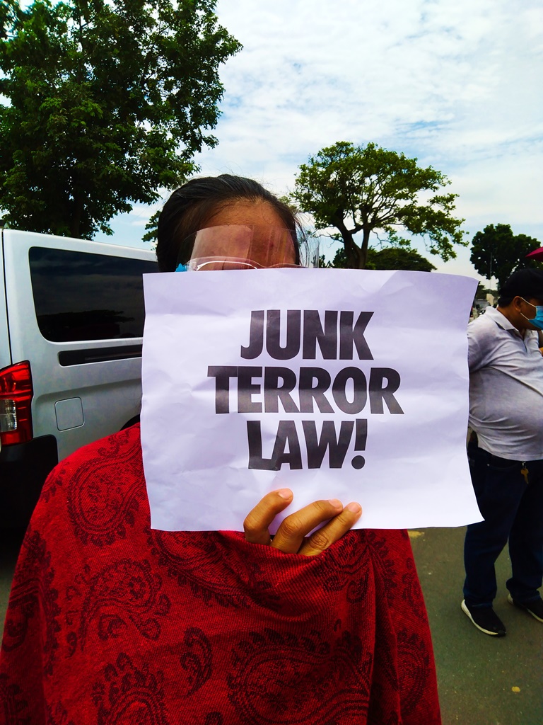 Hundreds join "hero's funeral march" for Randy Echanis - Anakpawis ...